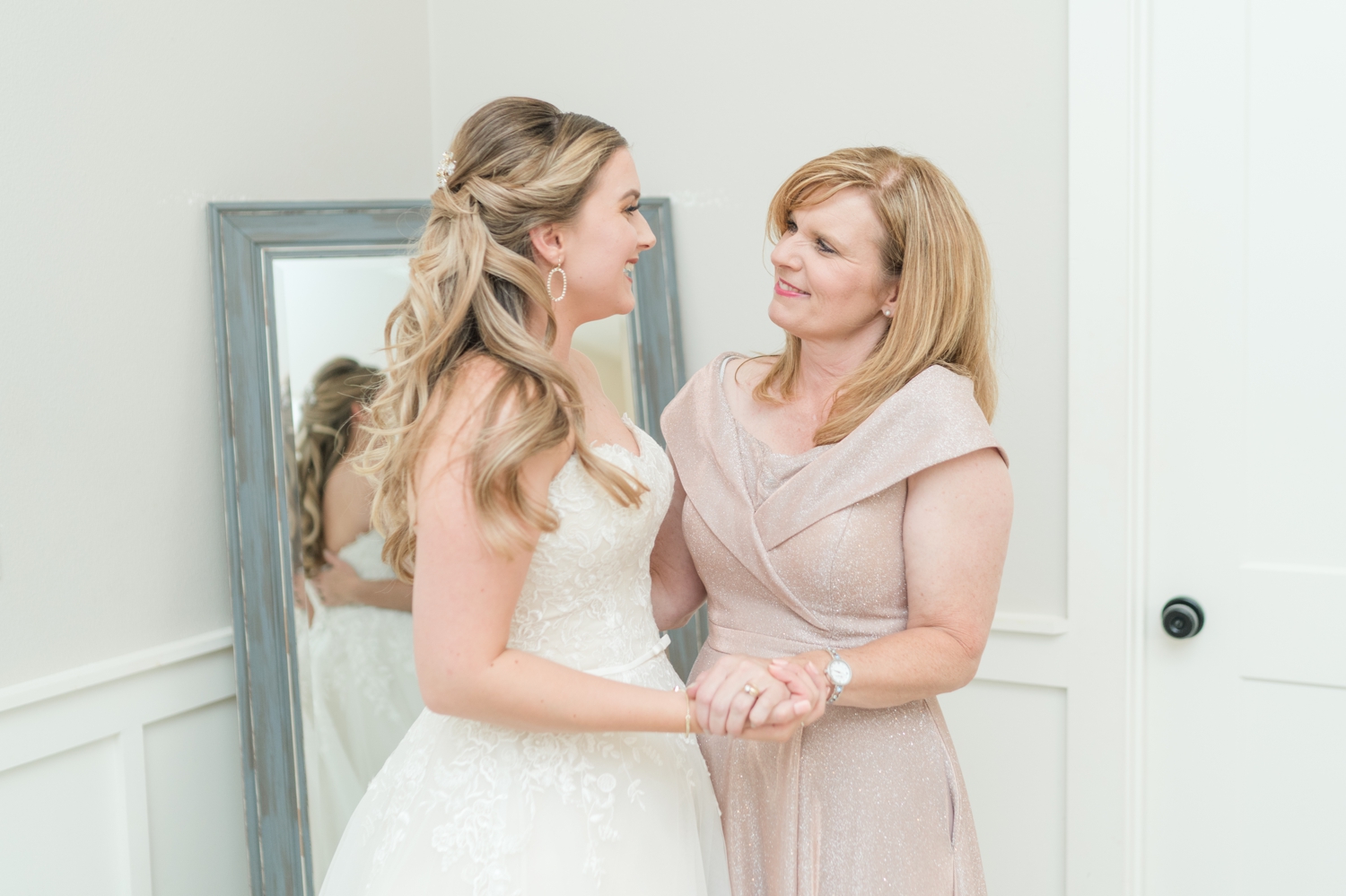CAROLINE + CHARLIE | An Old Bethany Wedding » Cindy Medick Photography